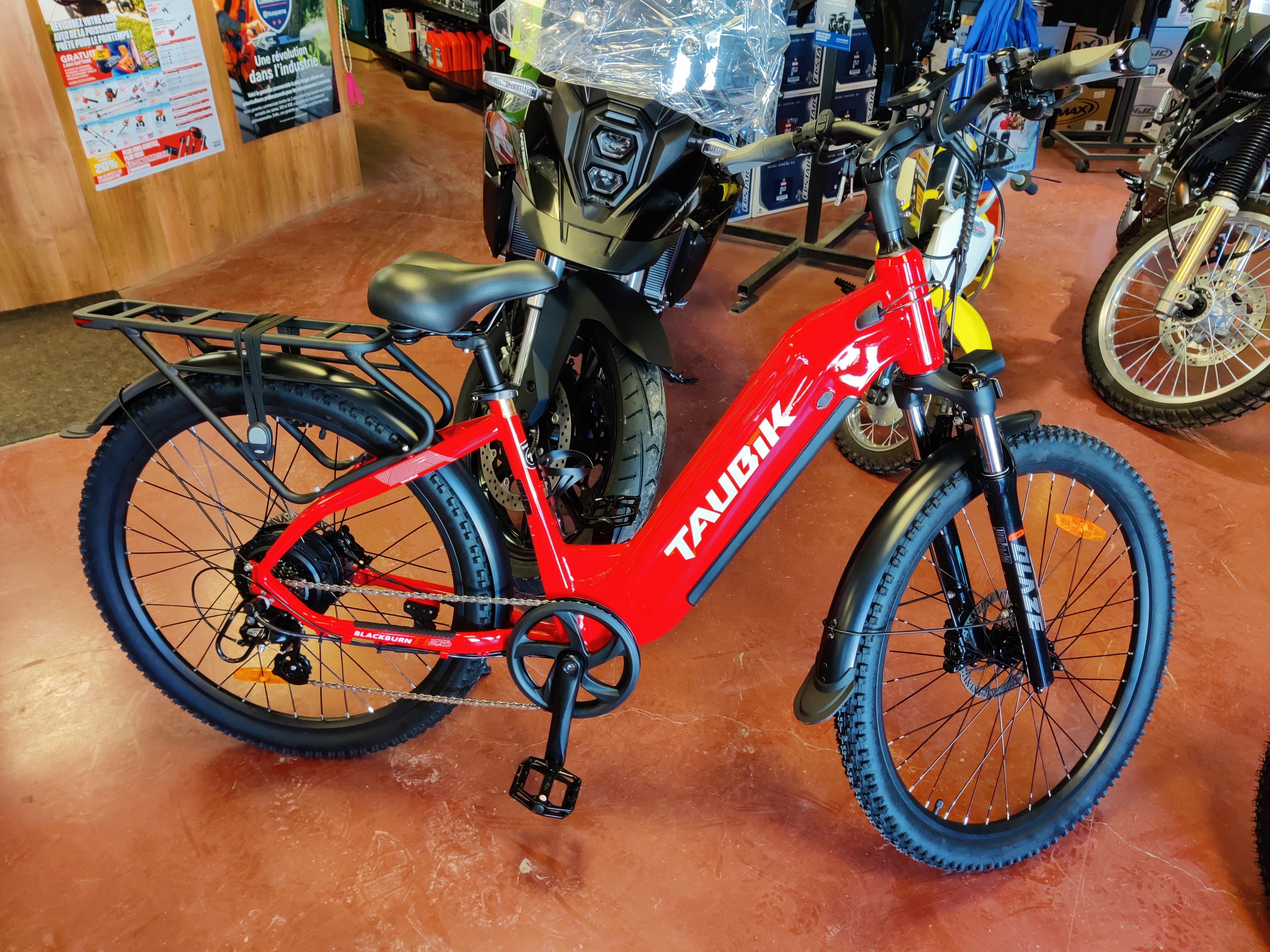 Taubik Blackburn TL 2024 Red – Garage Harry Stanley